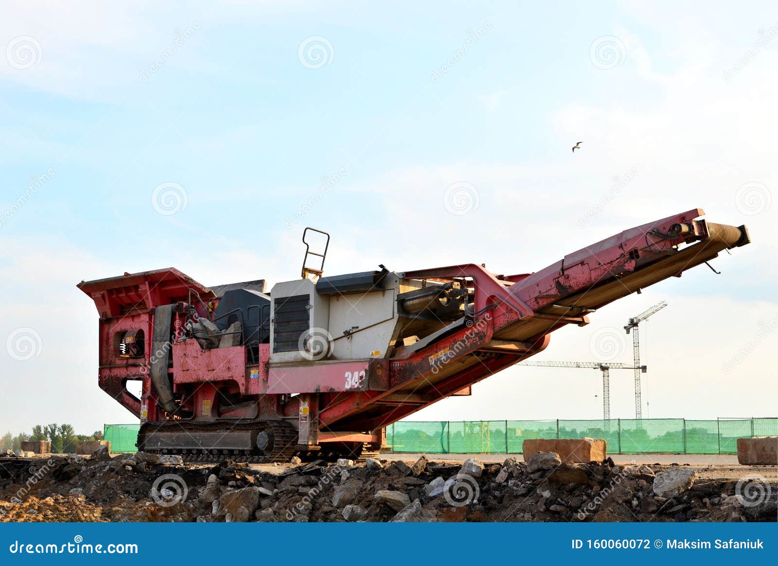 Mobile Stone Crusher Machine by the Construction Site or Mining Quarry ...