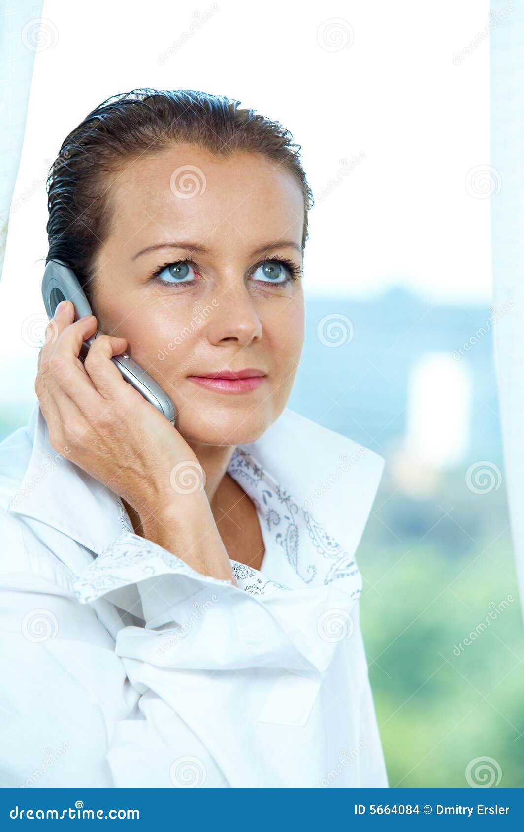 Mobile woman stock photo. Image of phone, face, brunette - 5664084