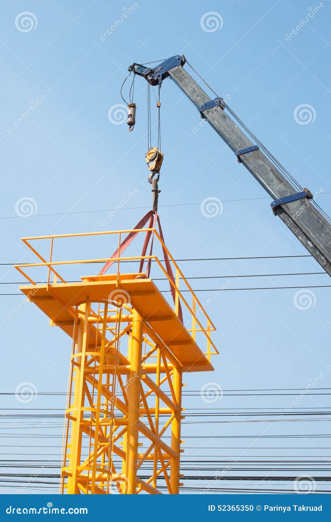 Mobiler Kran, Der Eine Struktur Anhebt Stockfoto - Bild von männer ...