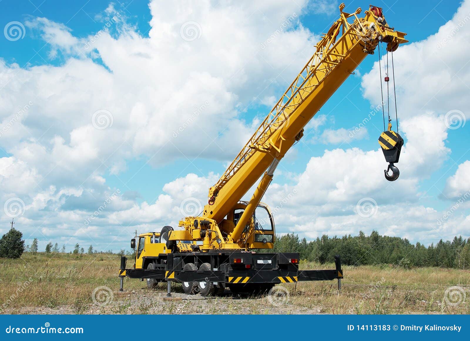 Mobiler Kran Mit Gestiegener Hochkonjunktur Stockbild - Bild von ...