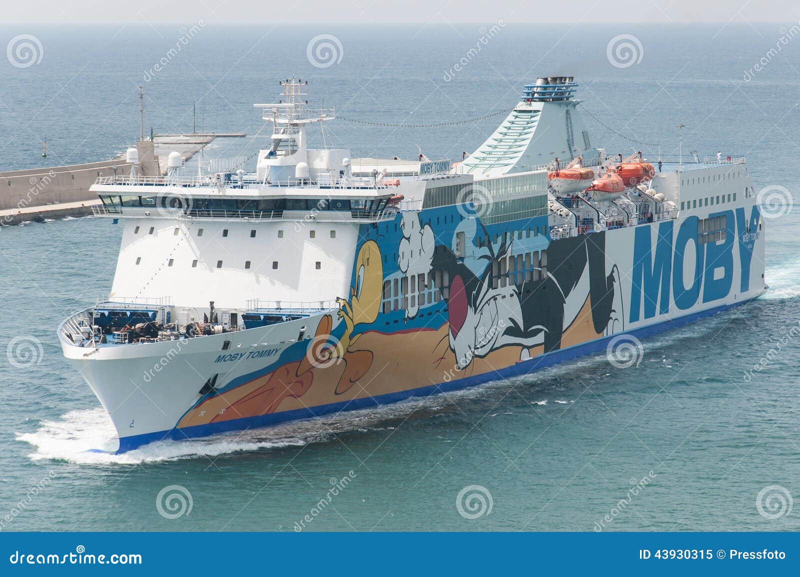 Moby Tommy ferry editorial image. Image of adventure - 43930315