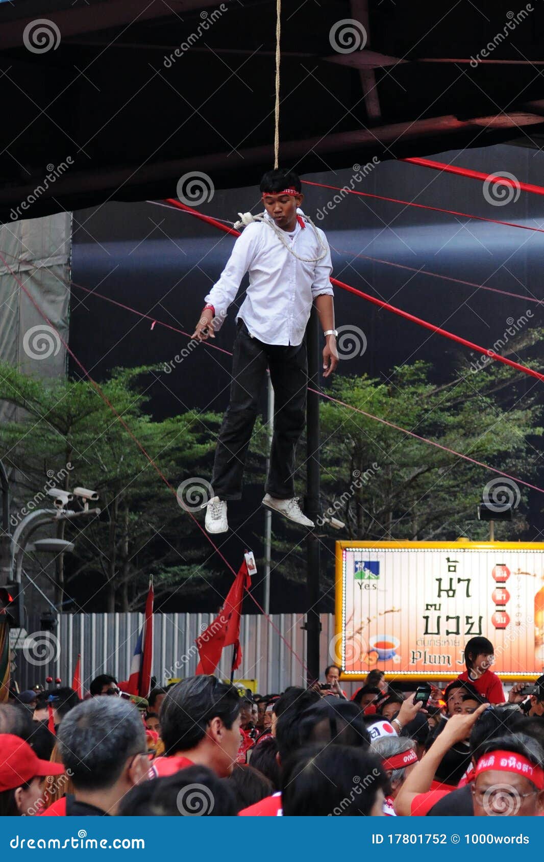 Mock Hanging at a Red Shirt Protest in Bangkok Editorial Photography ...