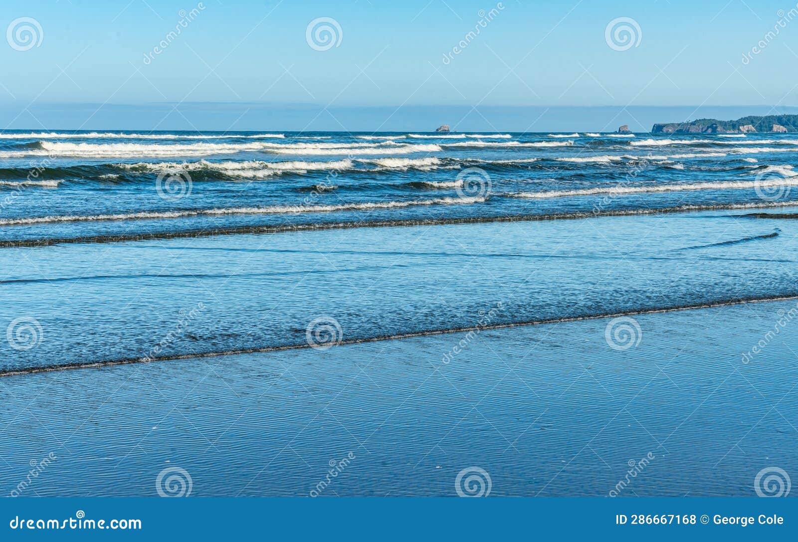 Moclips Rolling Waves 3 stock photo. Image of destination - 286667168