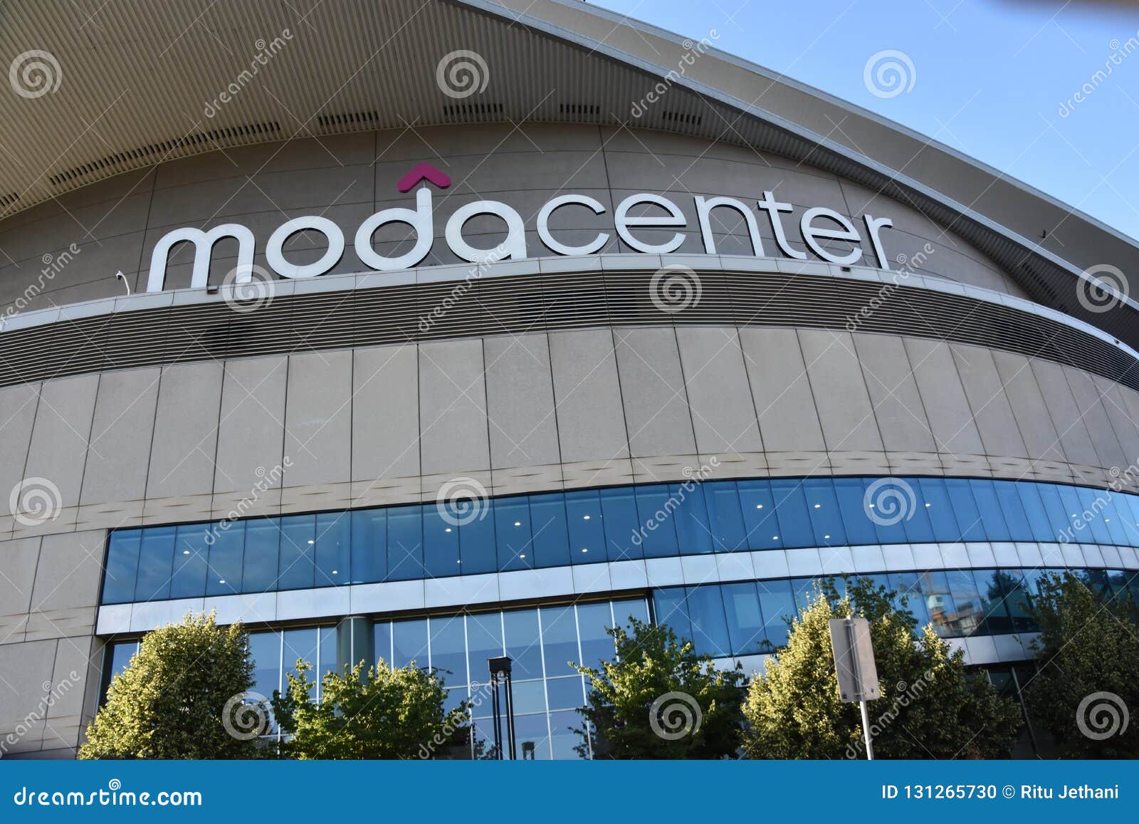 Moda Center in Portland, Oregon Editorial Image - Image of states ...