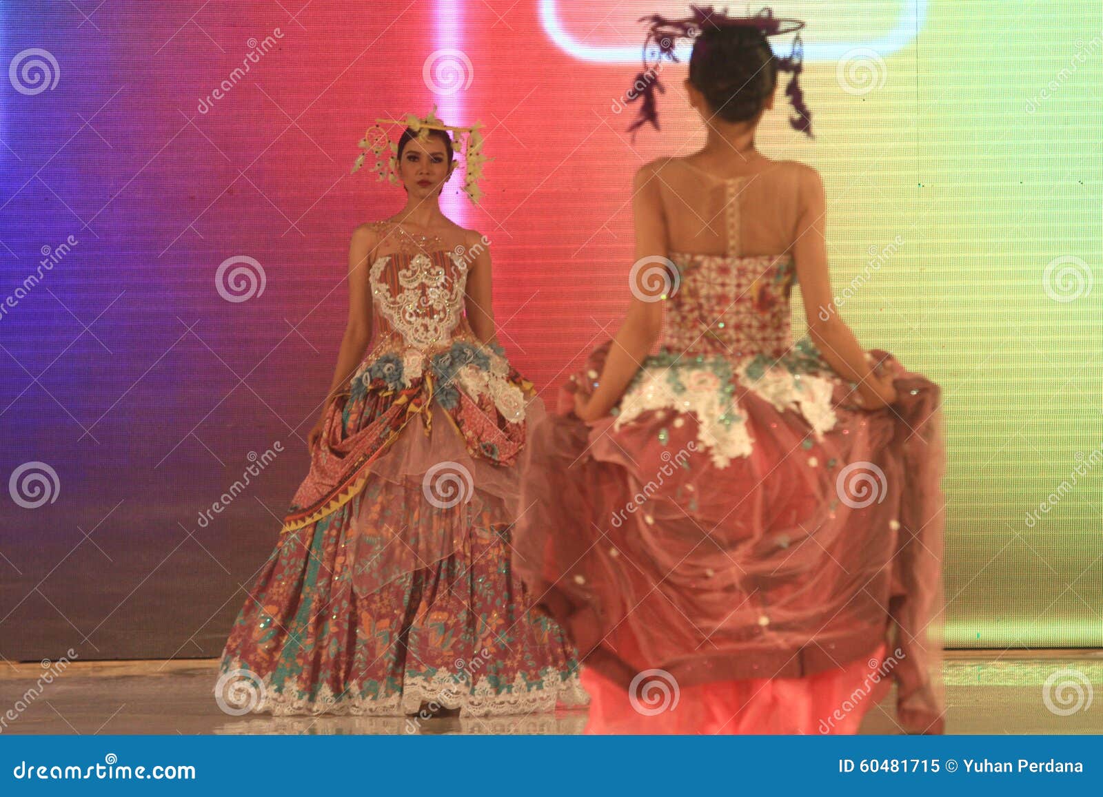 Moda del batik imagen editorial. Imagen de trajes, encantador - 60481715