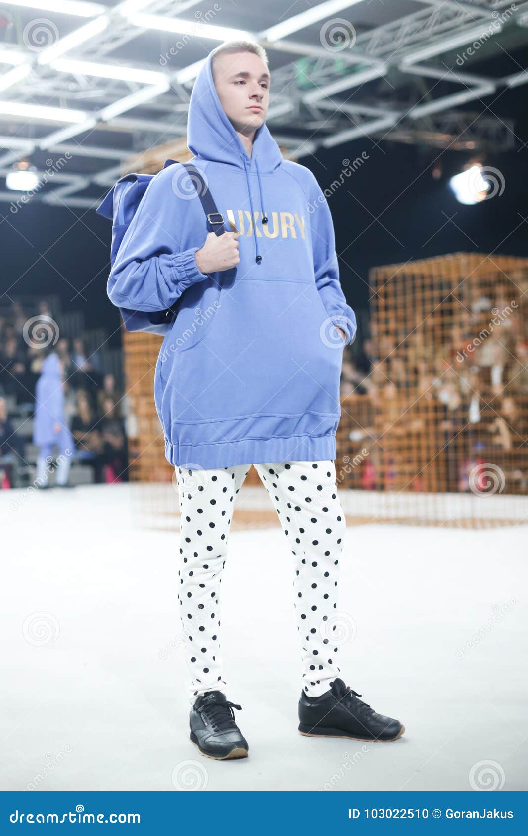 Moda Hora - Anthony Avangard De Bipa Imagen editorial - Imagen de ...