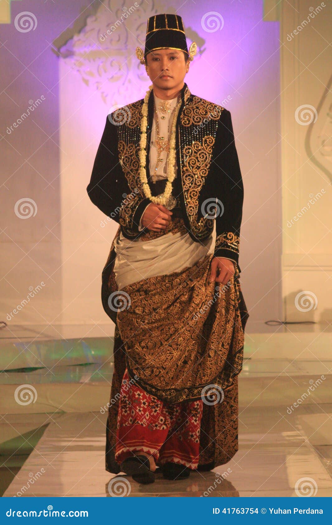 Mode moderne image stock éditorial. Image du femmes, java - 41763754