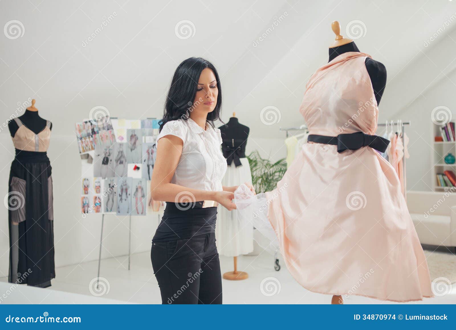 Modedesigner Working an Ihrem Studio Stockfoto - Bild von schneider ...