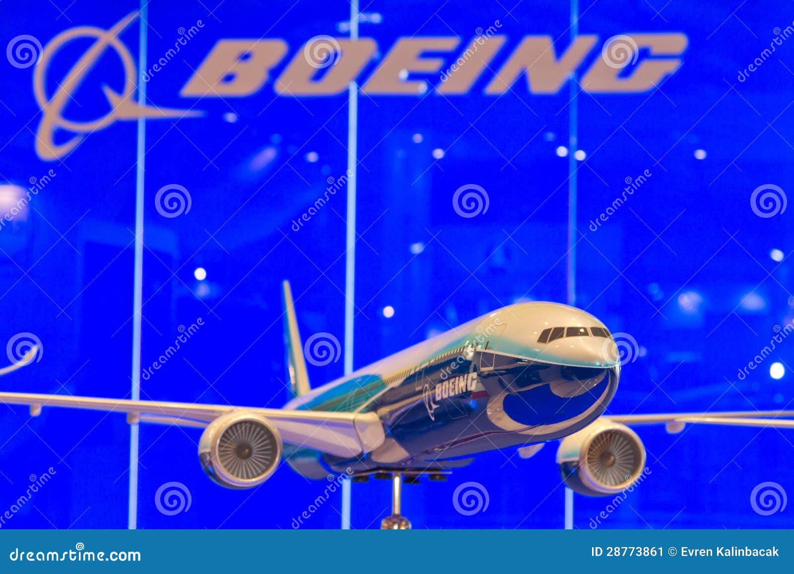 Model of Boeing 777 editorial photo. Image of white, aircraft - 28773861