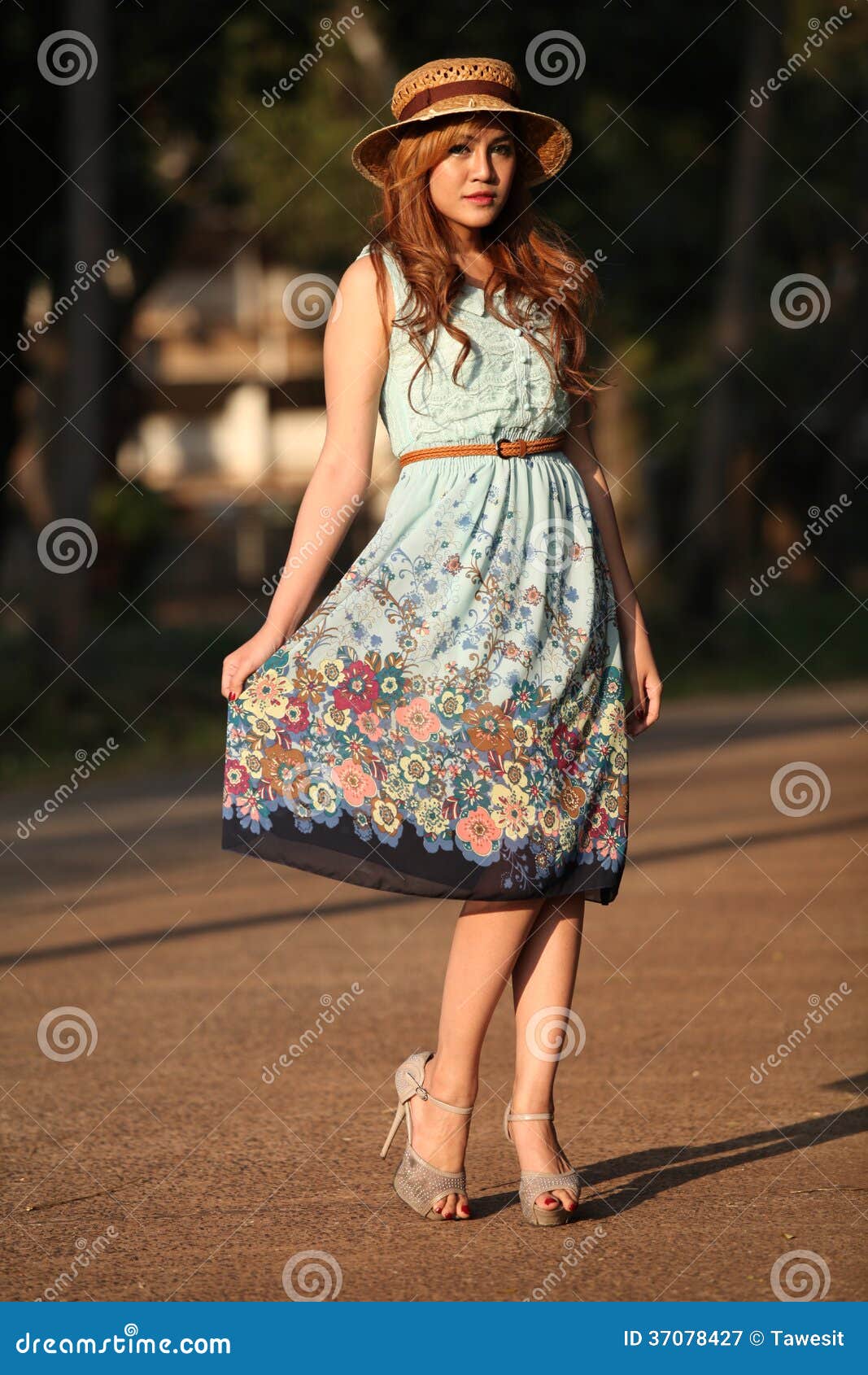 Model Dressing Vintage Style Stock Image - Image of makeup, beauty ...