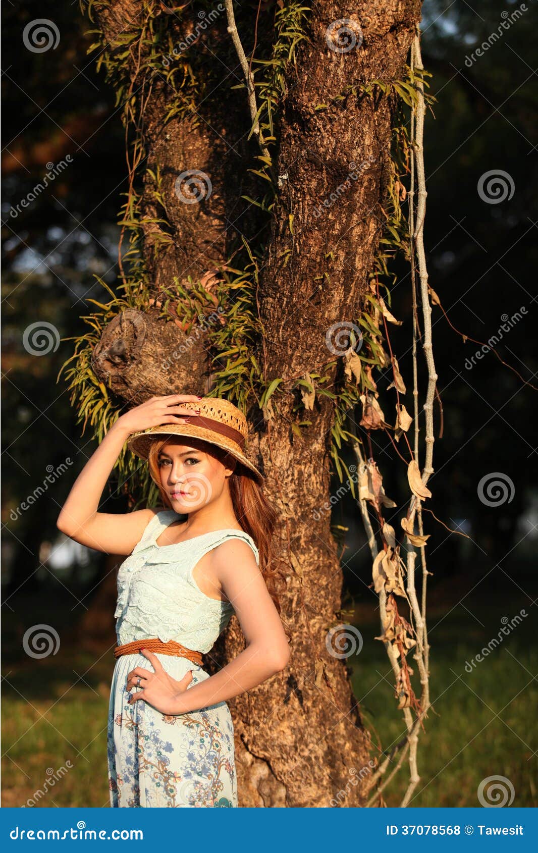 Model Dressing Vintage Style Stock Photo - Image of makeup, adult: 37078568