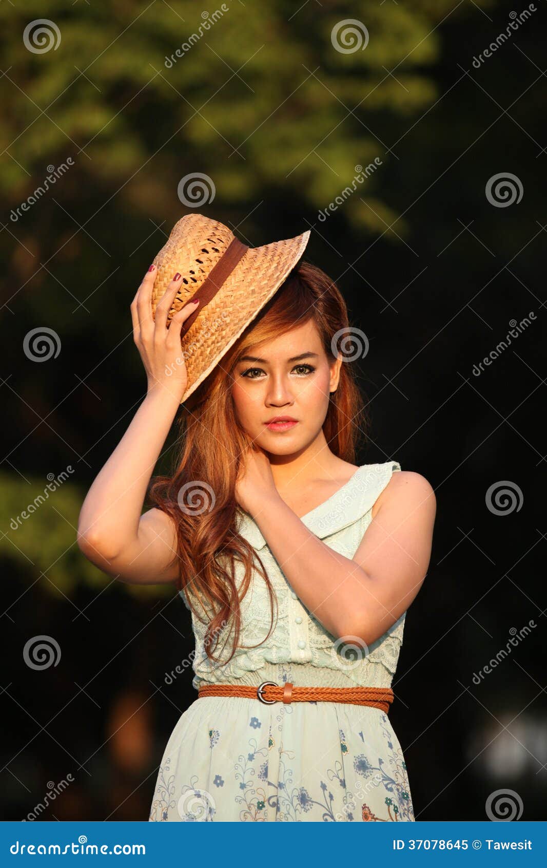 Model Dressing Vintage Style Stock Image - Image of forest, adult: 37078645
