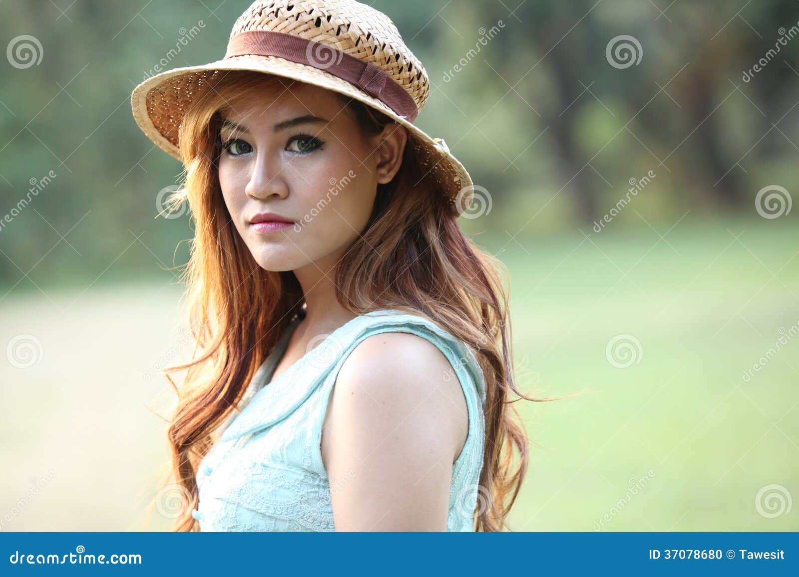 Model Dressing Vintage Style Stock Photo - Image of beauty, cute: 37078680