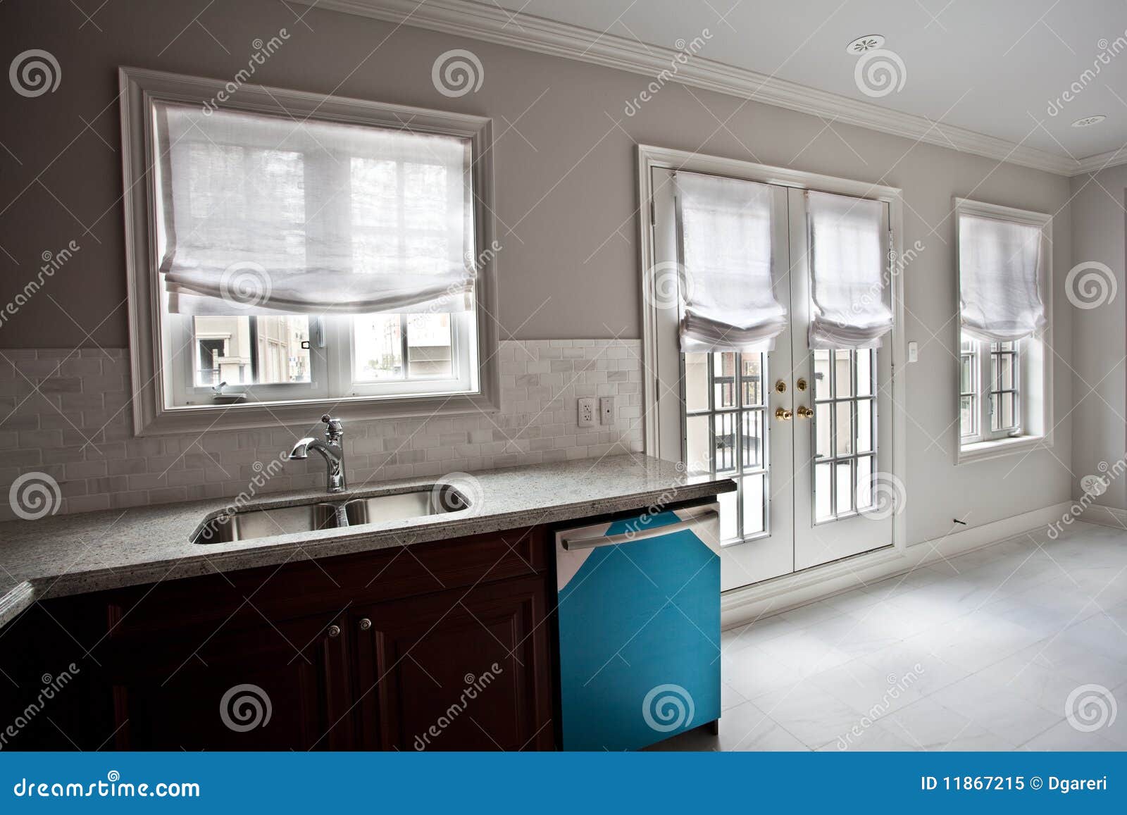 Model Home Interior: Kitchen Stock Image - Image of oven, cabinet: 11867215