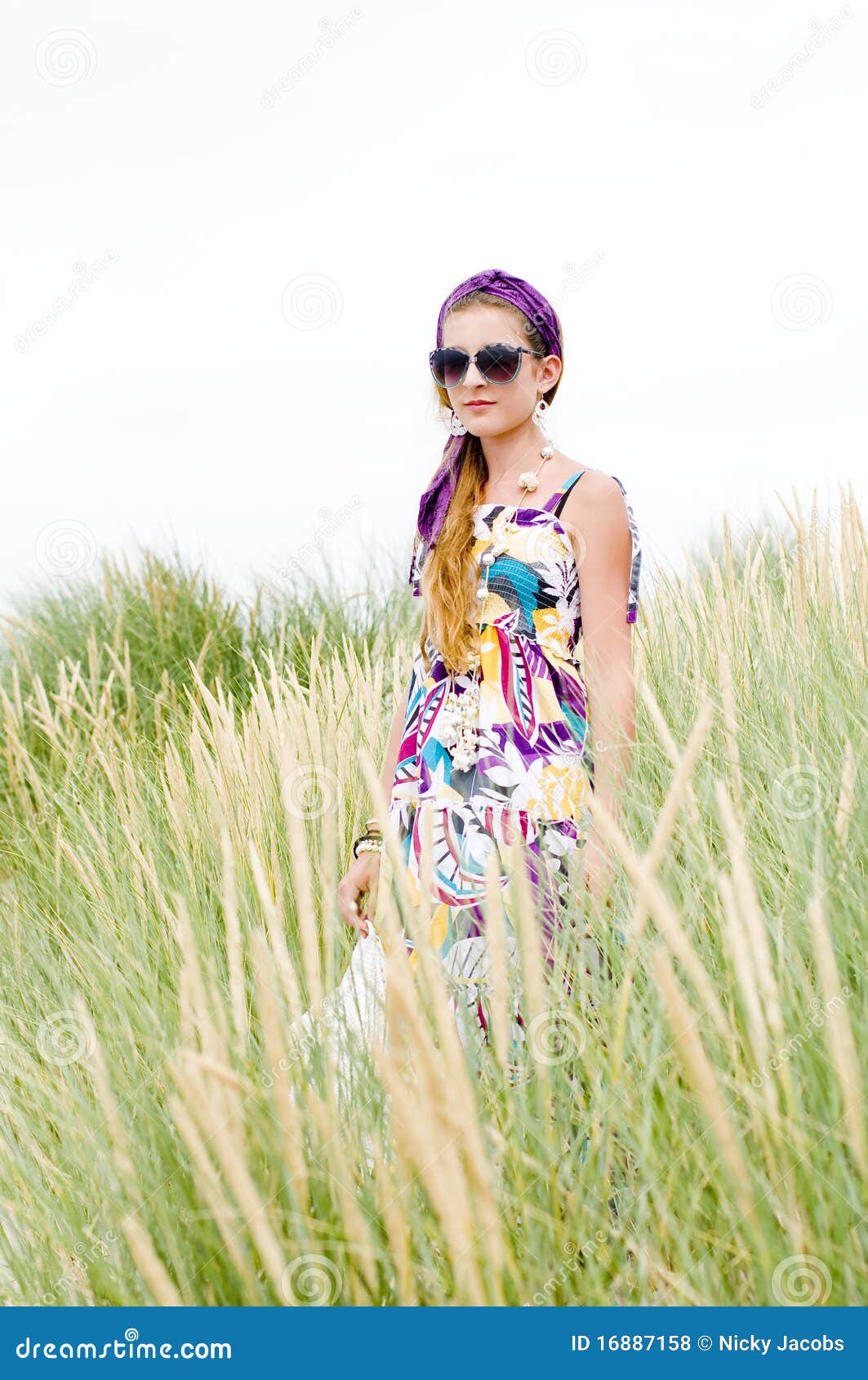 Model meisje op het strand stock foto. Image of nave - 16887158