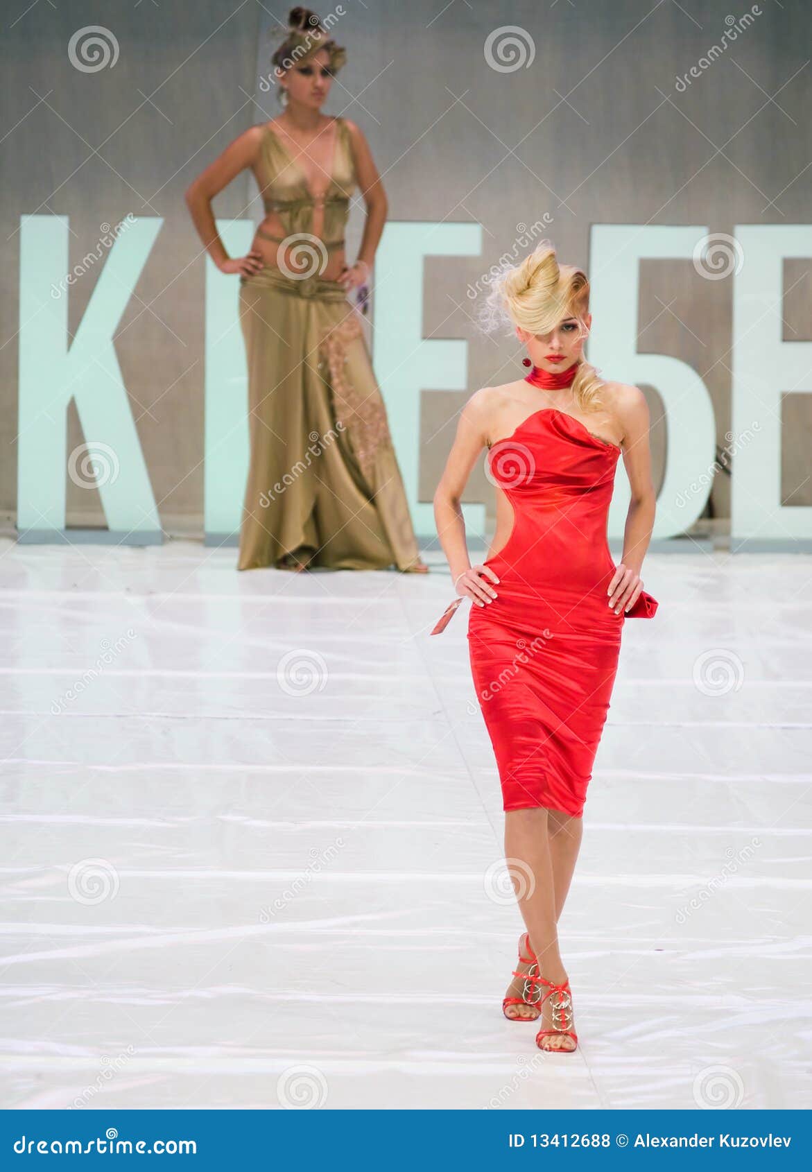 Model on podium editorial stock photo. Image of bonnet - 13412688