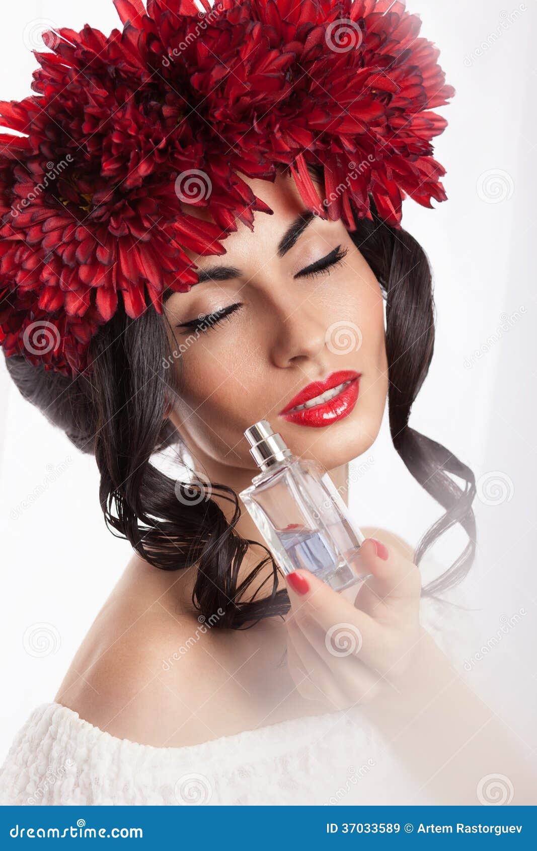 Model smelling a perfume stock image. Image of beautiful - 37033589