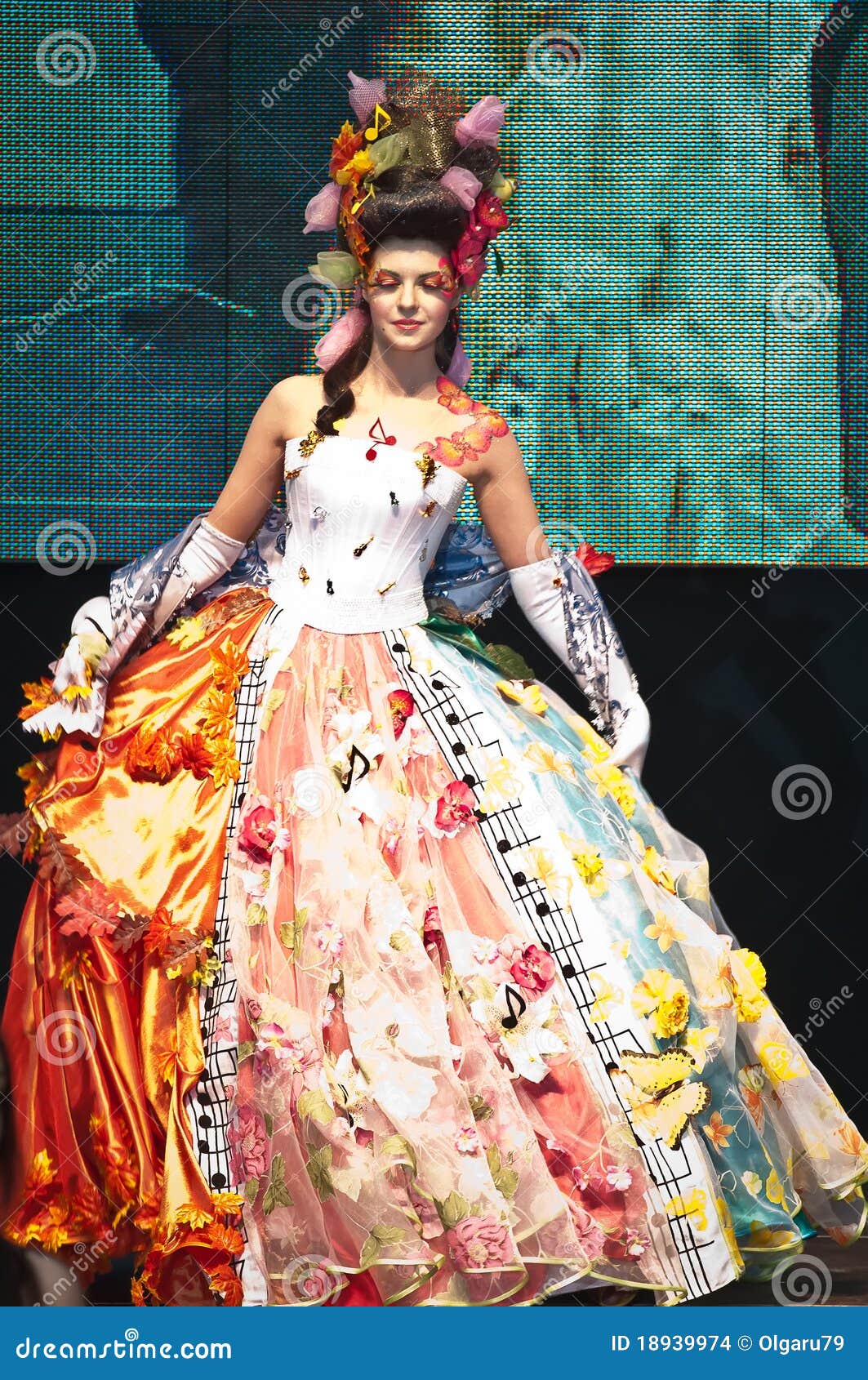 Model Walks the Runway during Editorial Stock Image - Image of look ...