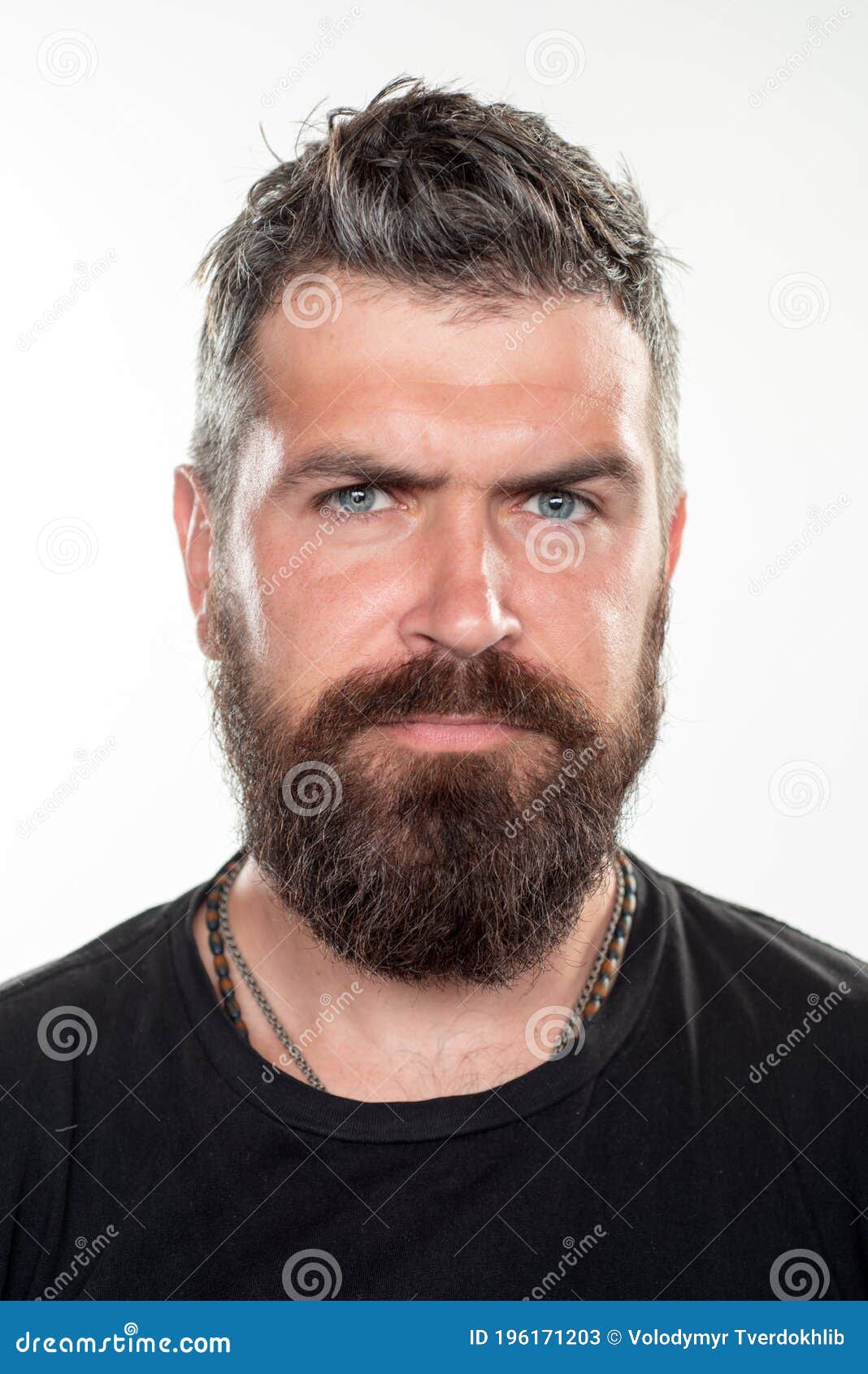 Modelle Da Hipster in Studio. Barbuto Con Barba Lunga E Baffi in ...