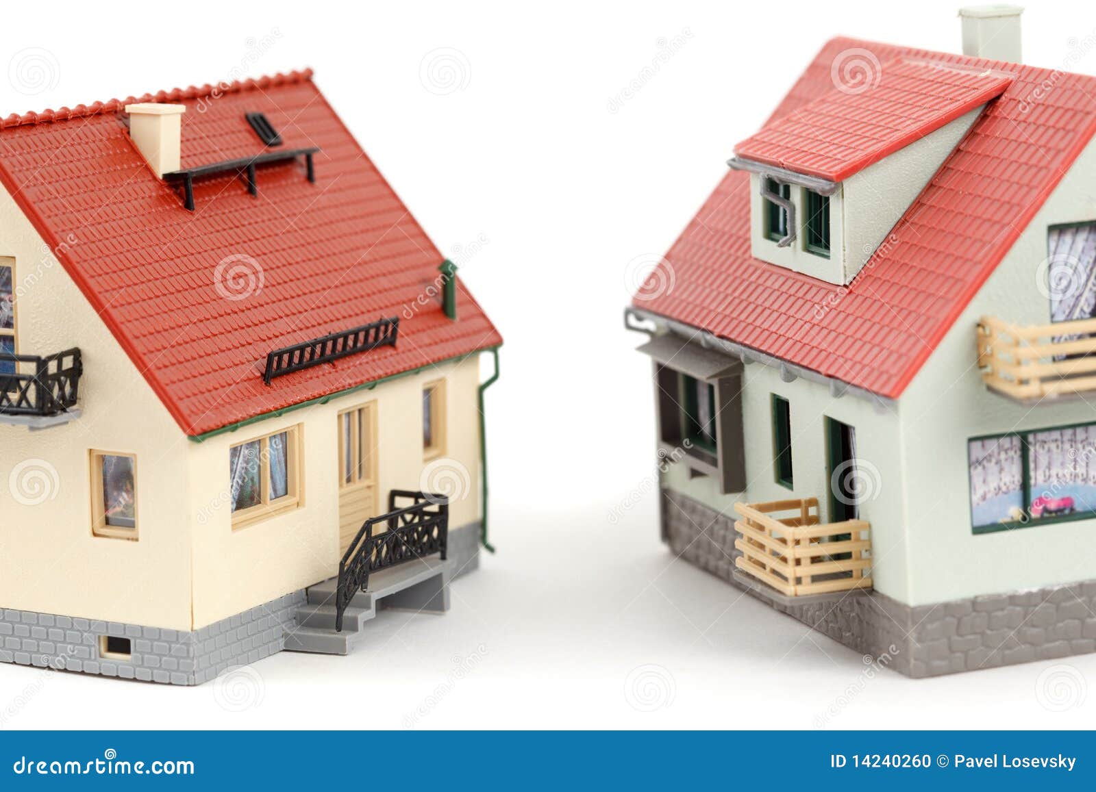 Modellen Van Twee Huizen Op Witte Achtergrond Stock Foto - Image of ...