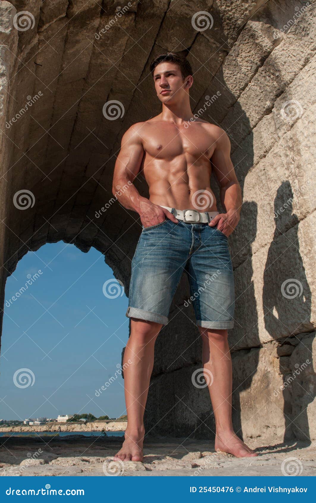 Modello maschio fotografia stock. Immagine di abbronzatura - 25450476