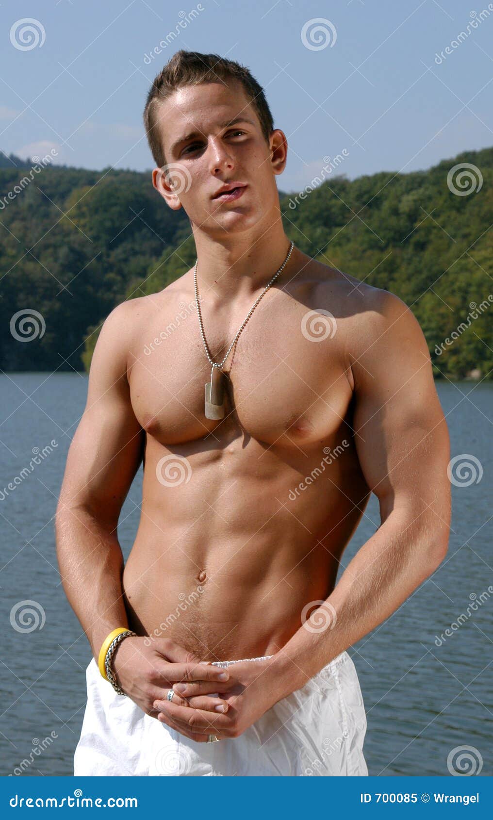 Modello maschio muscolare immagine stock. Immagine di muscolare - 700085