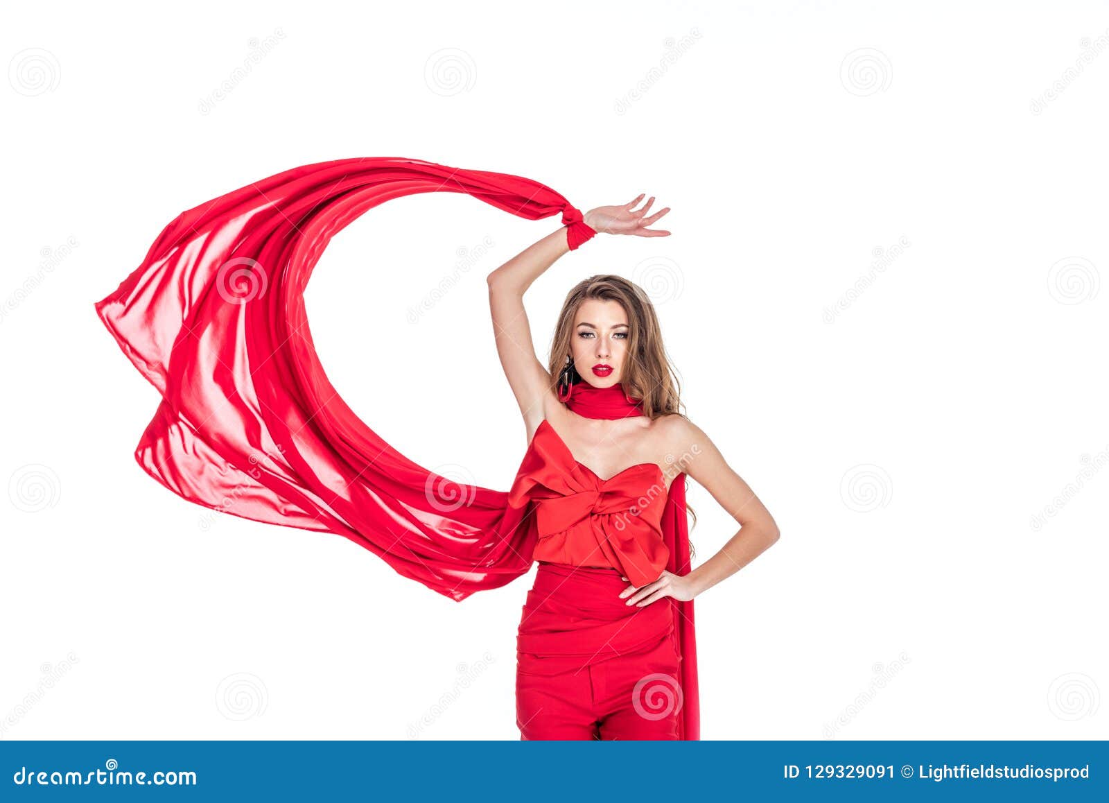 Modelo Atractivo Que Presenta En Ropa Roja Imagen de archivo - Imagen ...