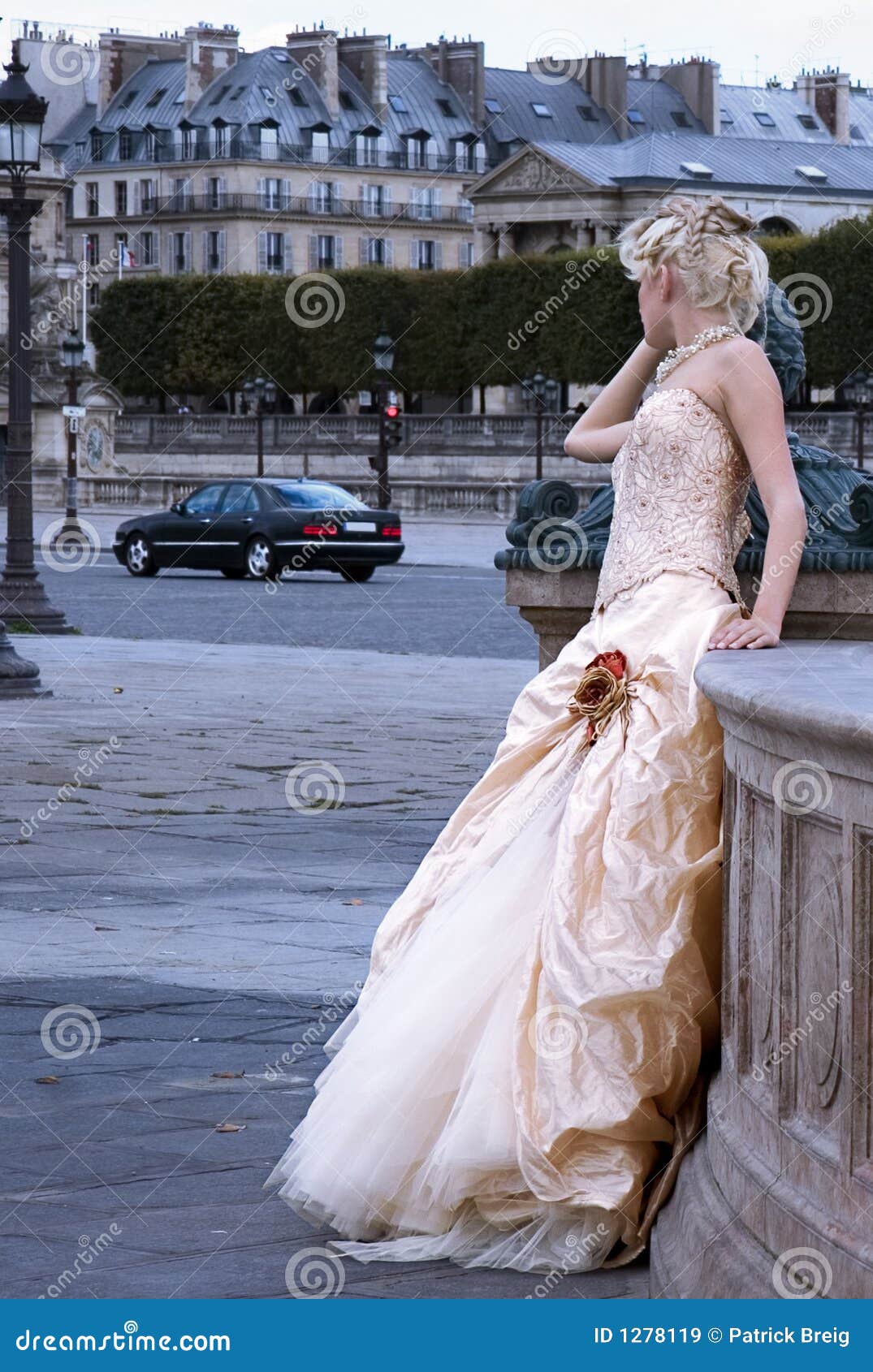 Modelo de forma em Paris imagem de stock editorial. Imagem de forma ...