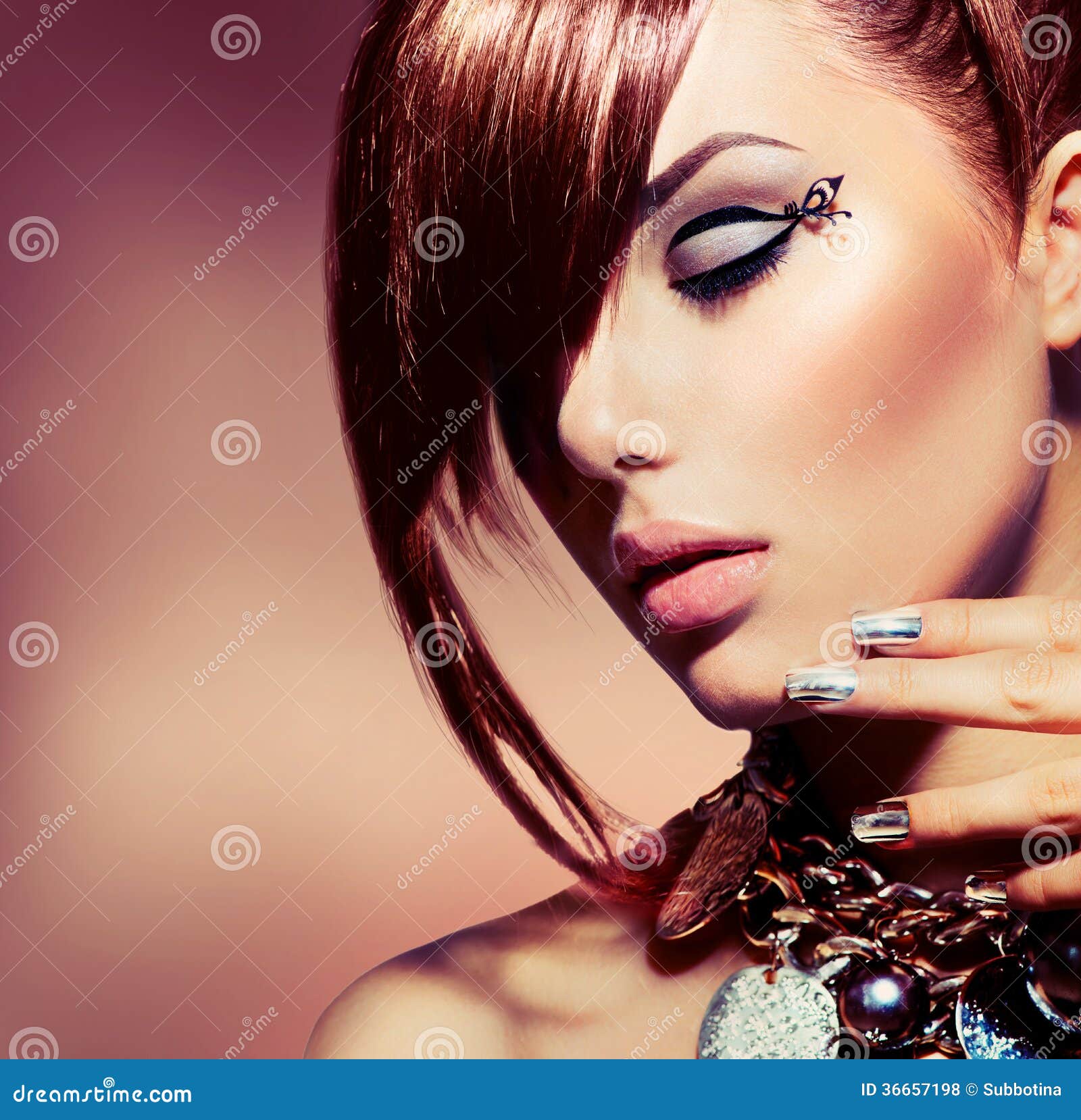 Modelo De Forma Girl Portrait Foto de Stock - Imagem de penteado, longo ...