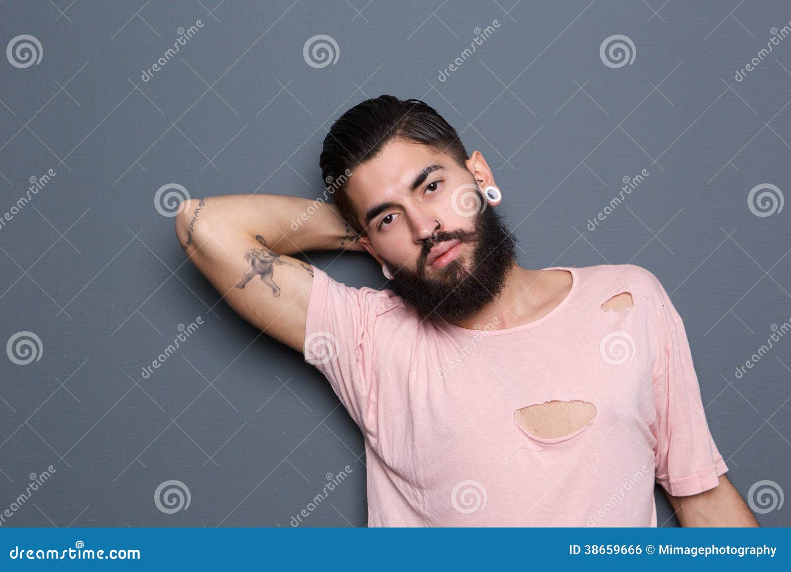 Modelo De Moda Masculino Con La Barba Foto de archivo - Imagen de negro ...