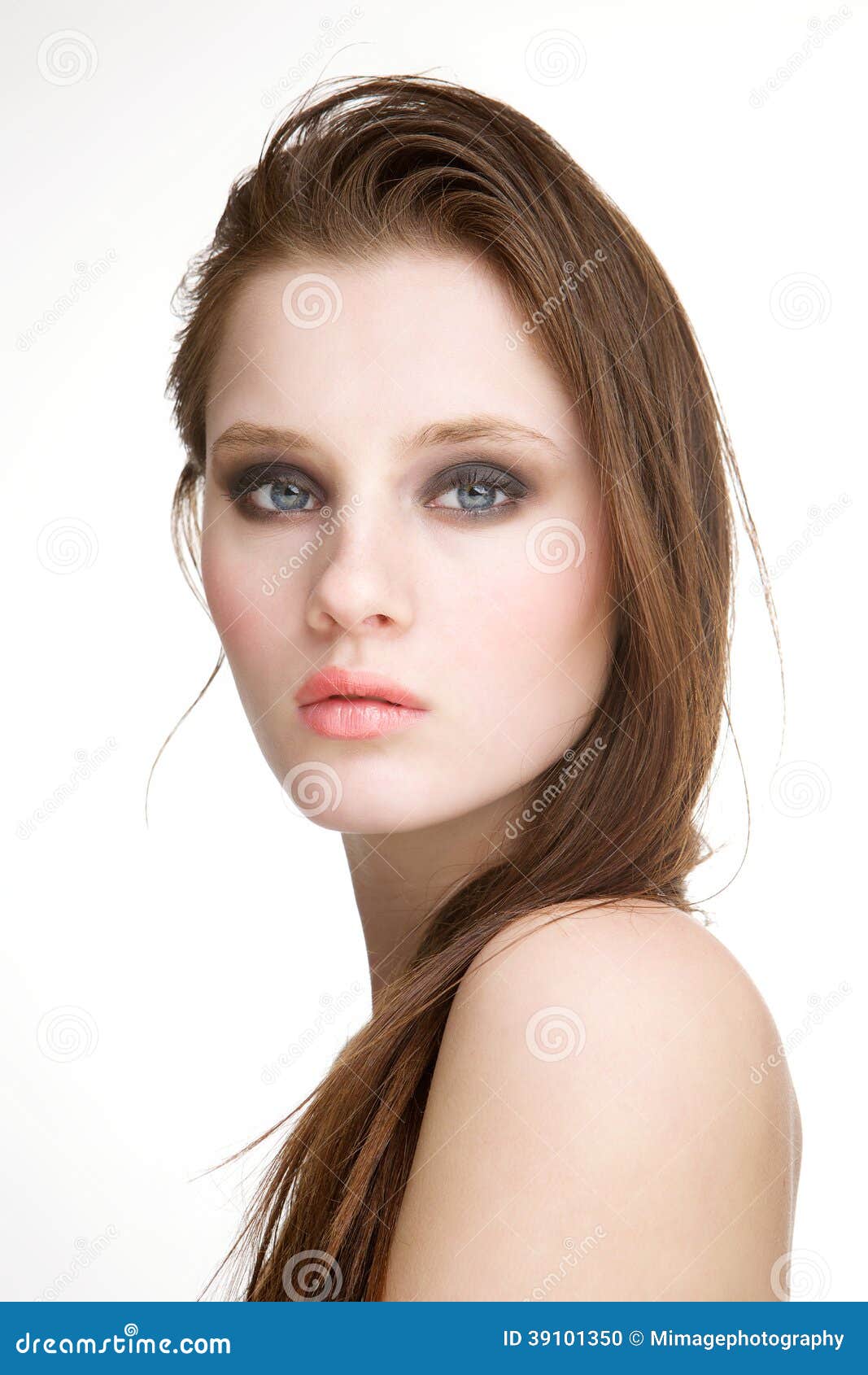 Modelo De Moda Que Presenta En El Fondo Blanco Foto de archivo - Imagen ...