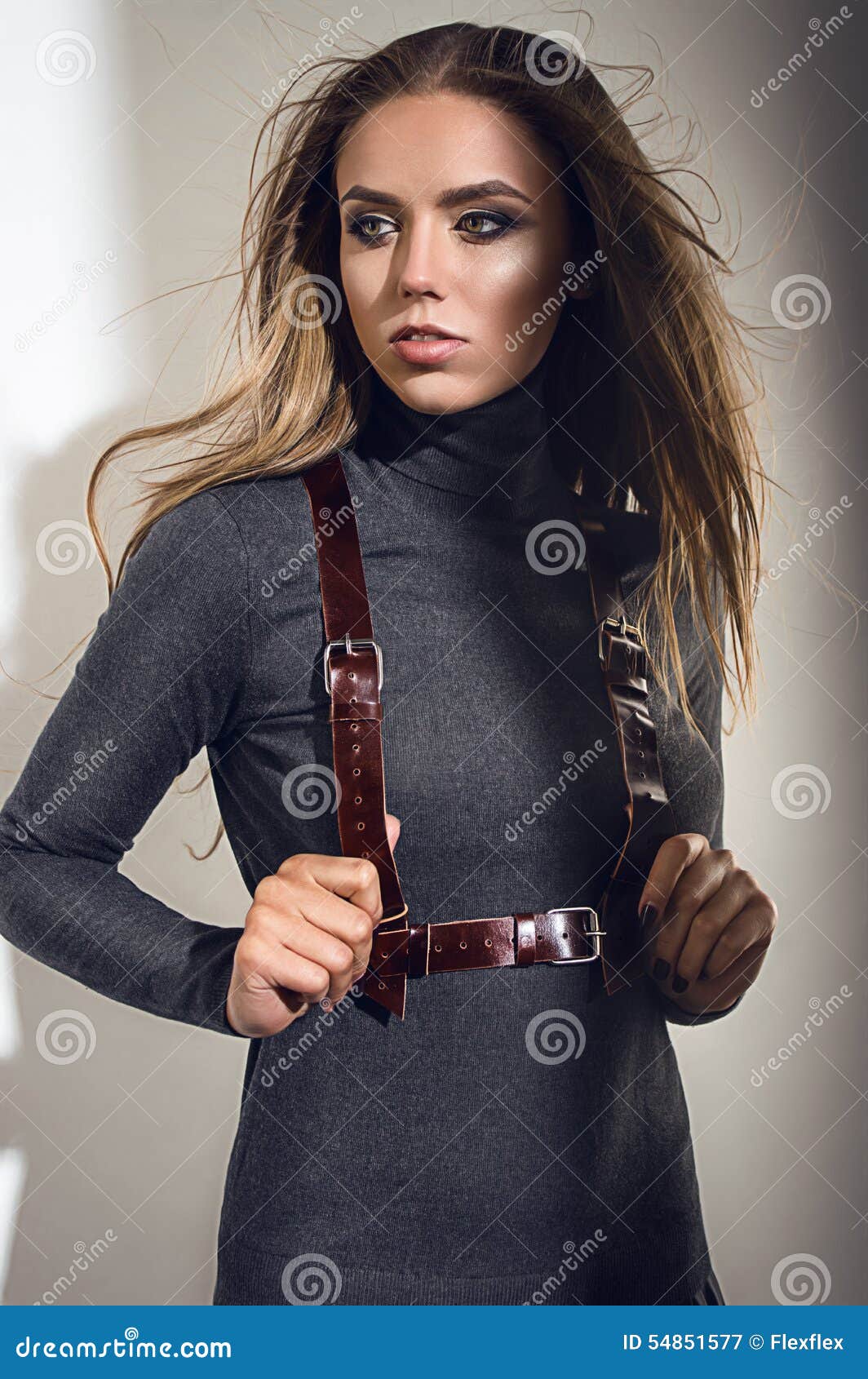 Modelo en ropa de la moda imagen de archivo. Imagen de estilo - 54851577