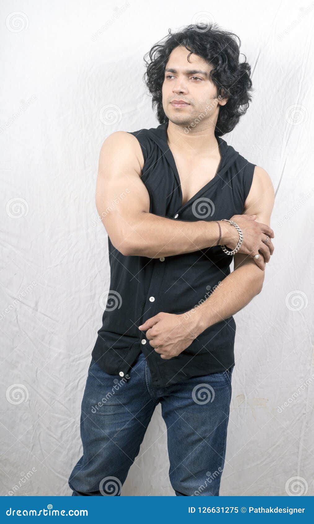 Modelo Indio Que Lleva La Camiseta Negra Imagen de archivo - Imagen de ...