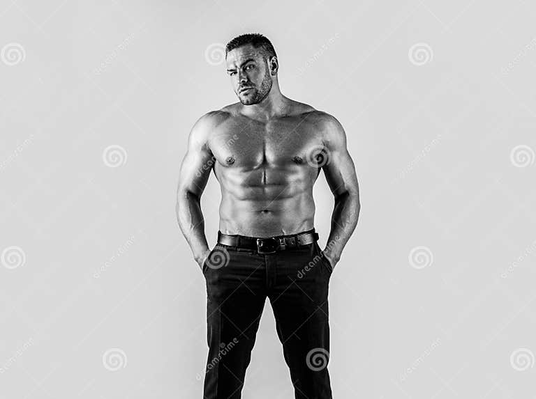 Modelo Masculino Sin Camisa En Topless Culturista Desnudo Foto De Archivo Imagen De