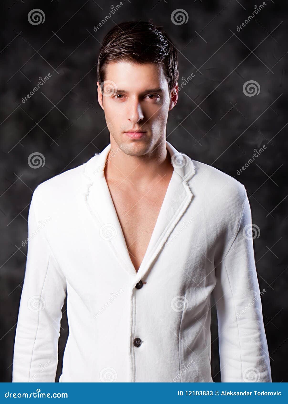 Modelo Profesional Joven Hermoso. Imagen de archivo - Imagen de ...