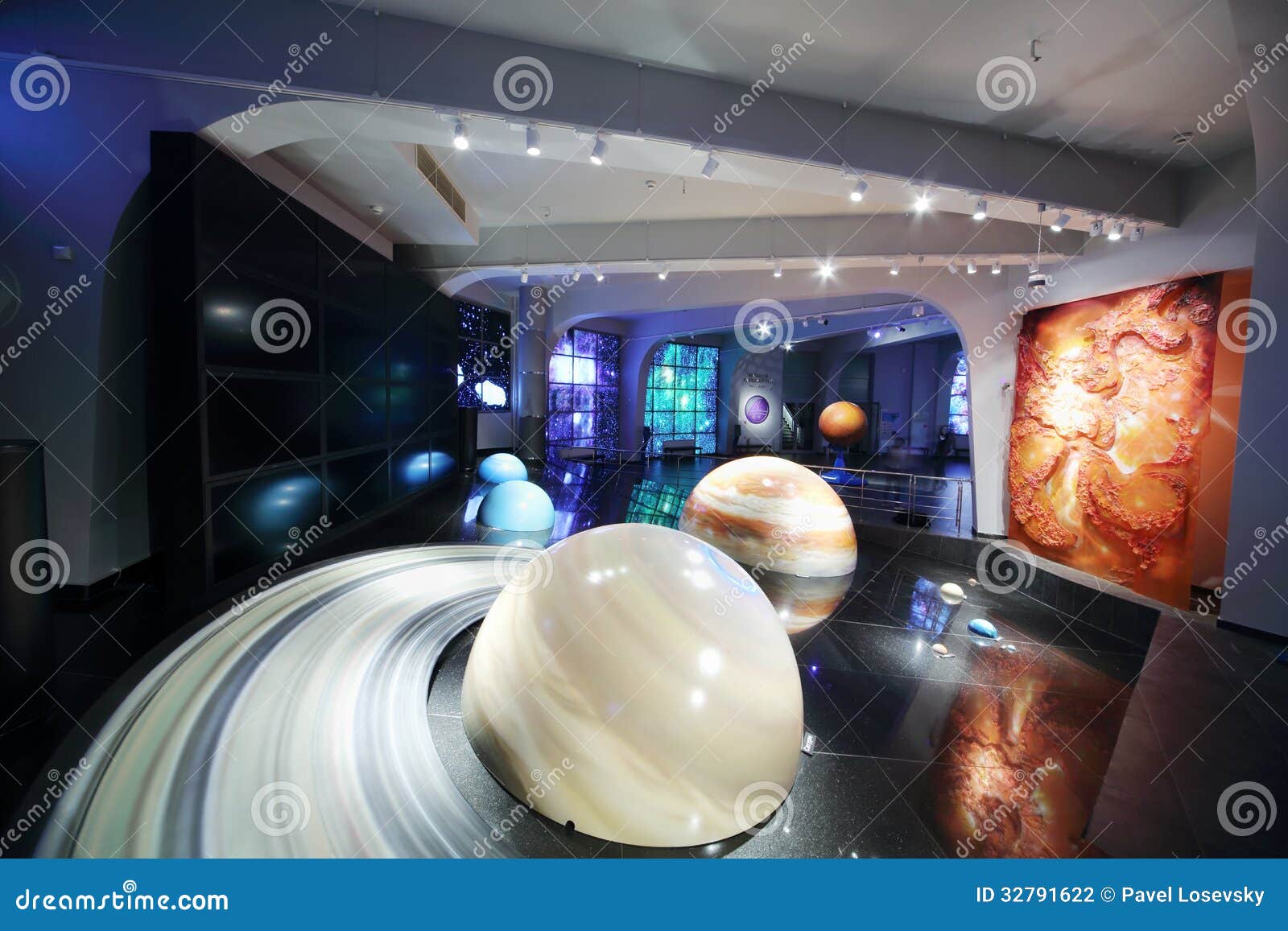 Modelos De La Sistema Solar En Planetario Fotografía editorial - Imagen ...