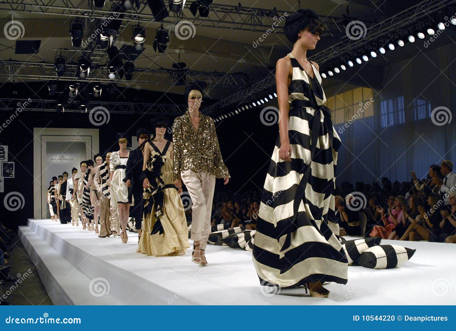 MODELS CAT WALK -MALENE BIGER SHOW Editorial Image - Image of fashion ...
