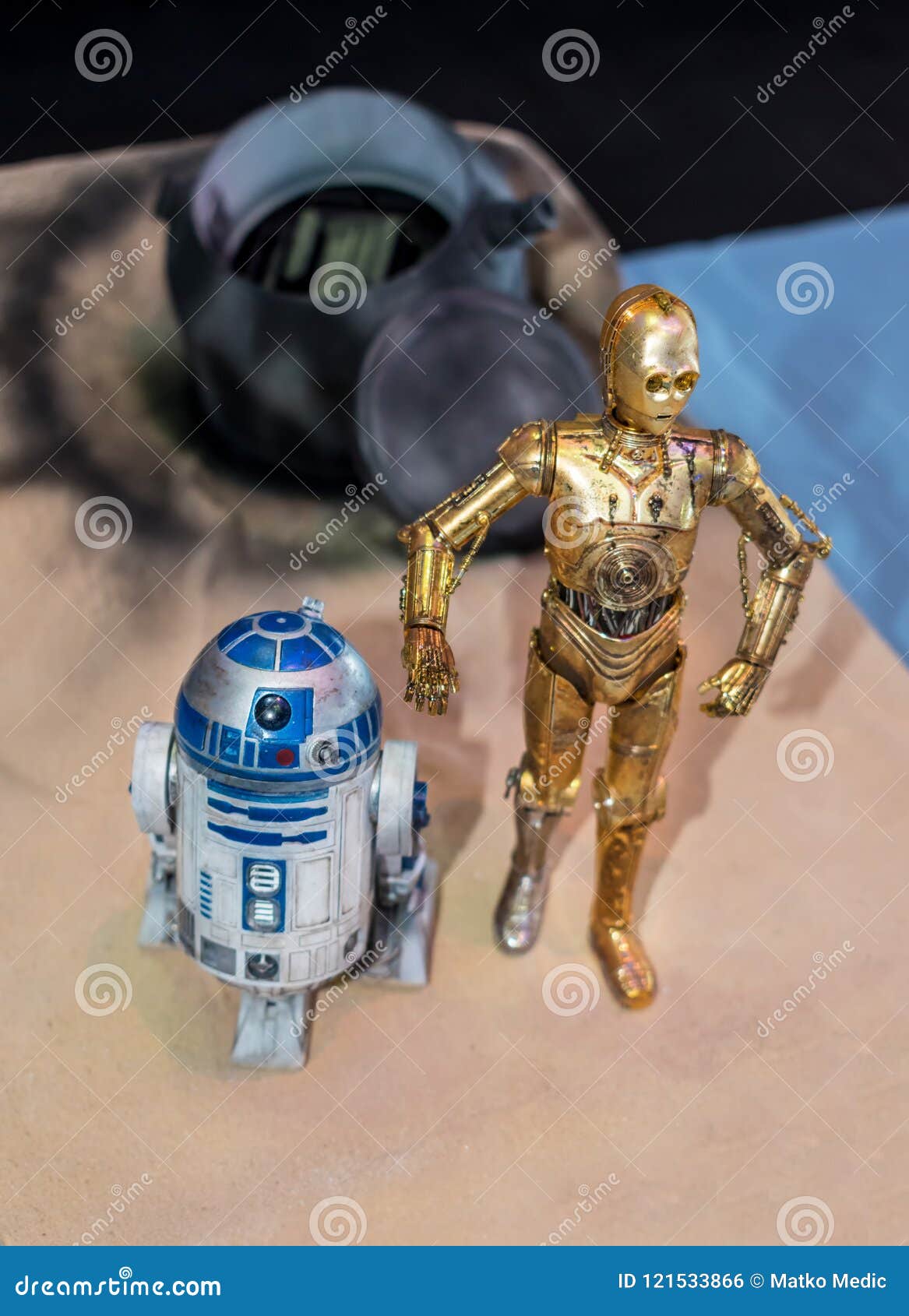 Models of R2D2 & C3PO editorial photo. Image of models - 121533866
