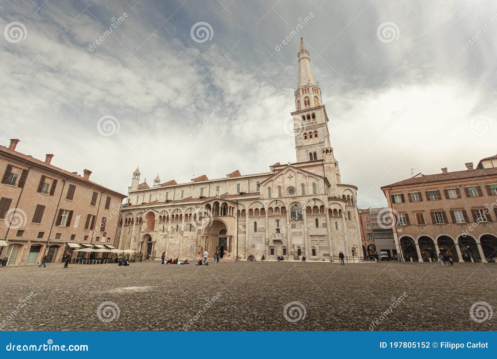 View of Piazza Grande with Duomo in Modena, Italy Editorial Photography ...