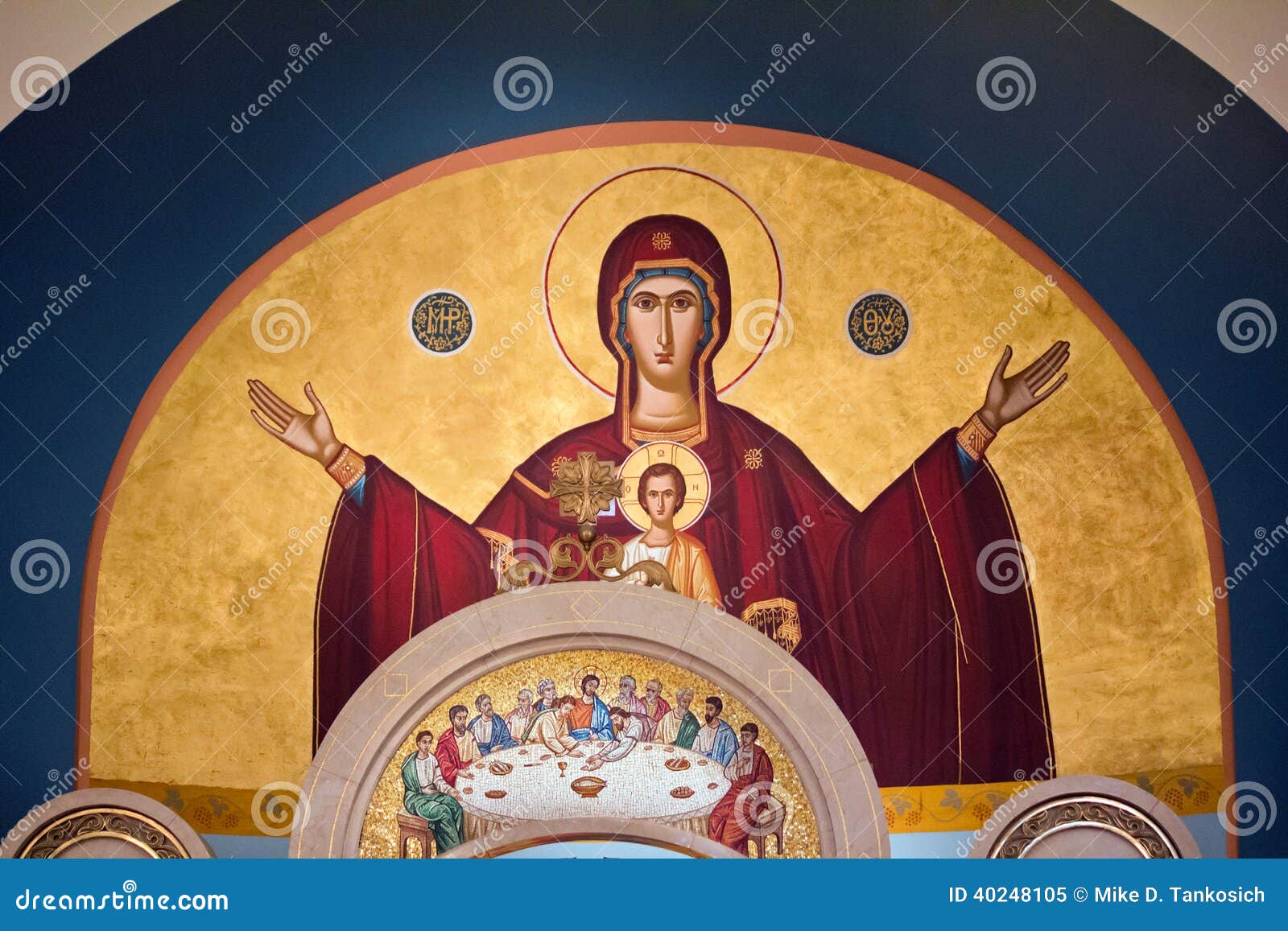 Moder Mary och Kristusbarn fotografering för bildbyråer. Bild av vitt ...