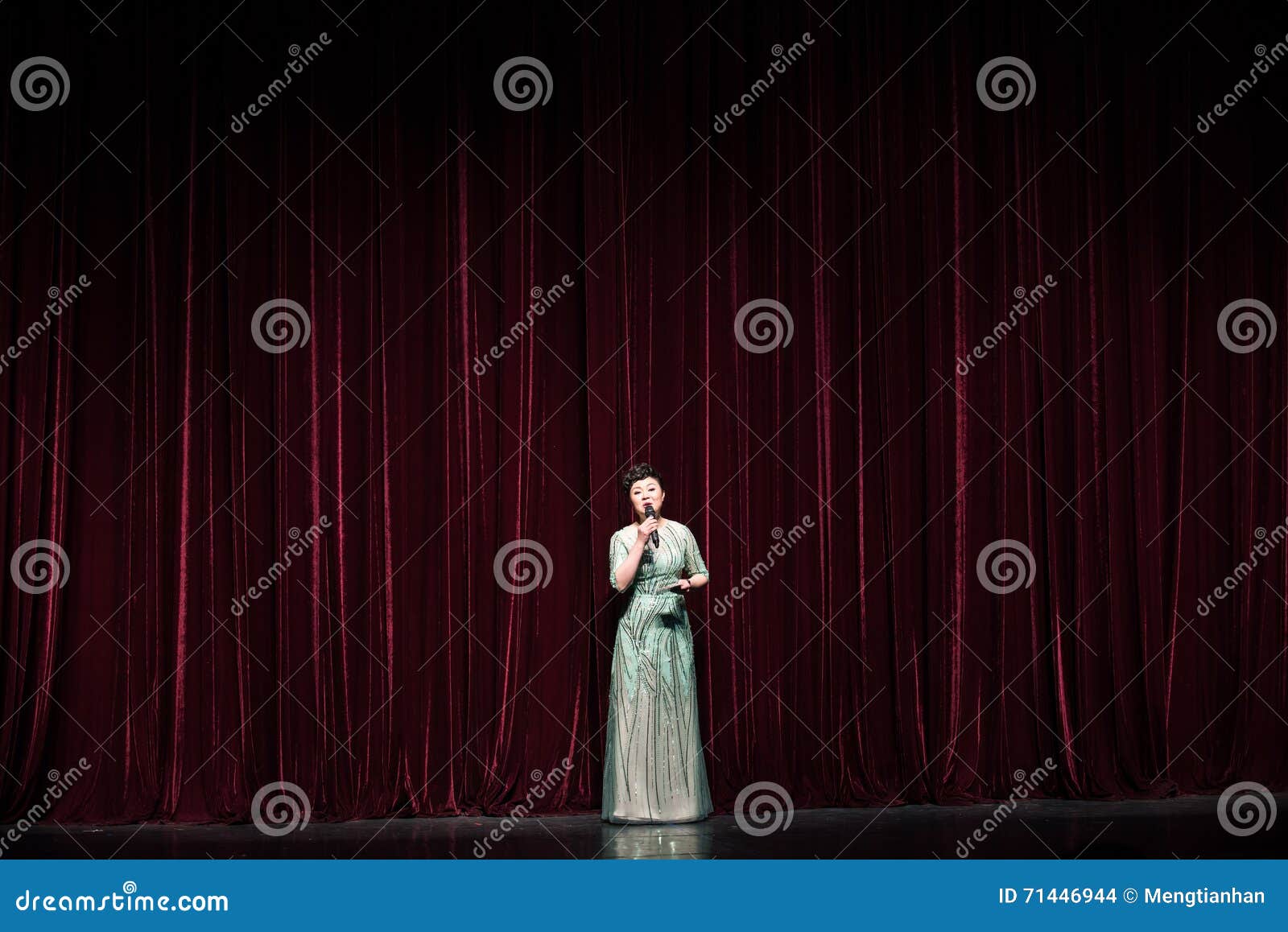 Moderator obraz stock editorial. Obraz złożonej z nowożytny - 71446944