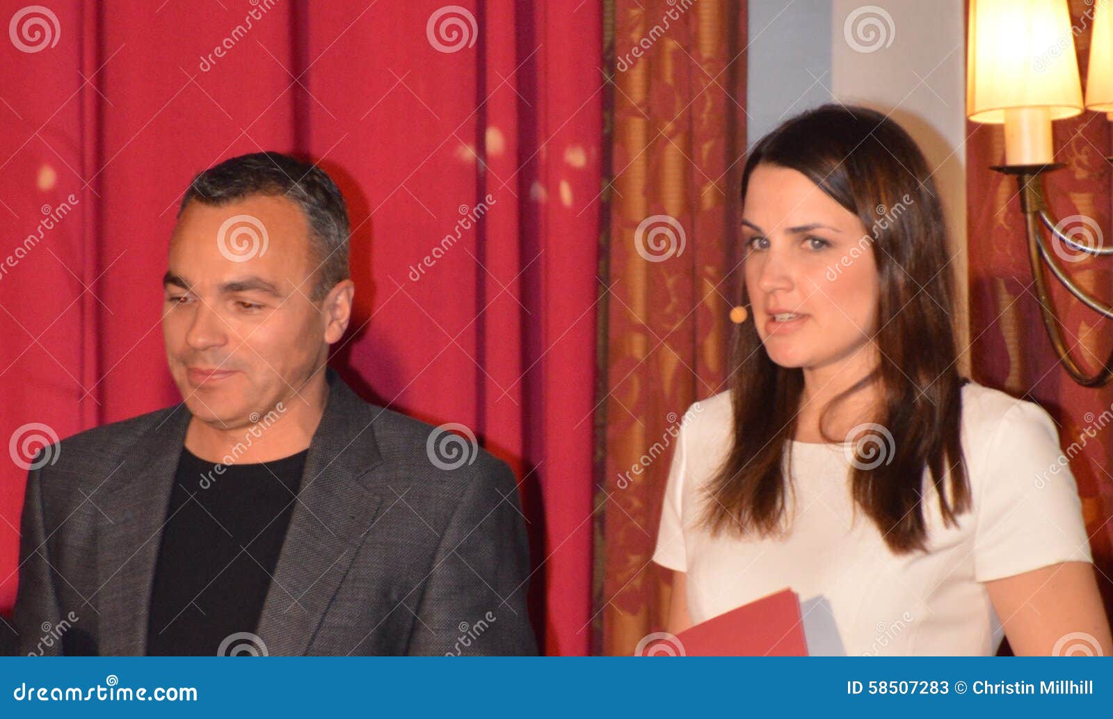 Moderatorin Julia Bauer foto de archivo editorial. Imagen de bauer ...