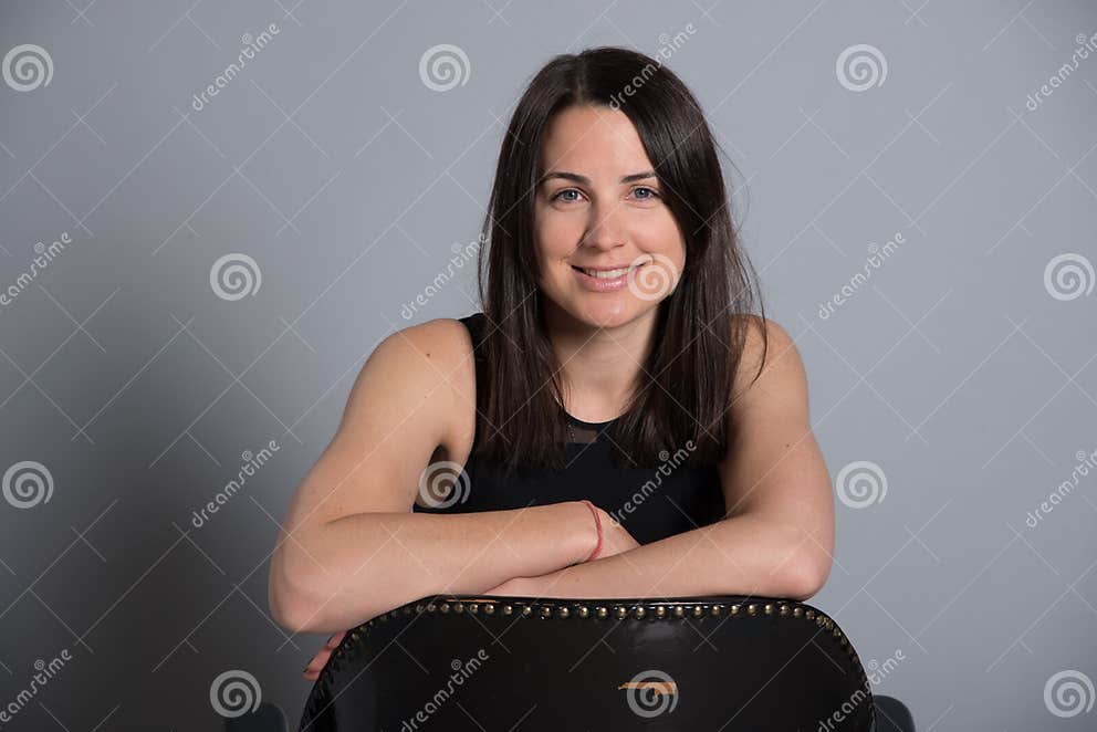 Moderatorin Julia Bauer photographie éditorial. Image du événement ...