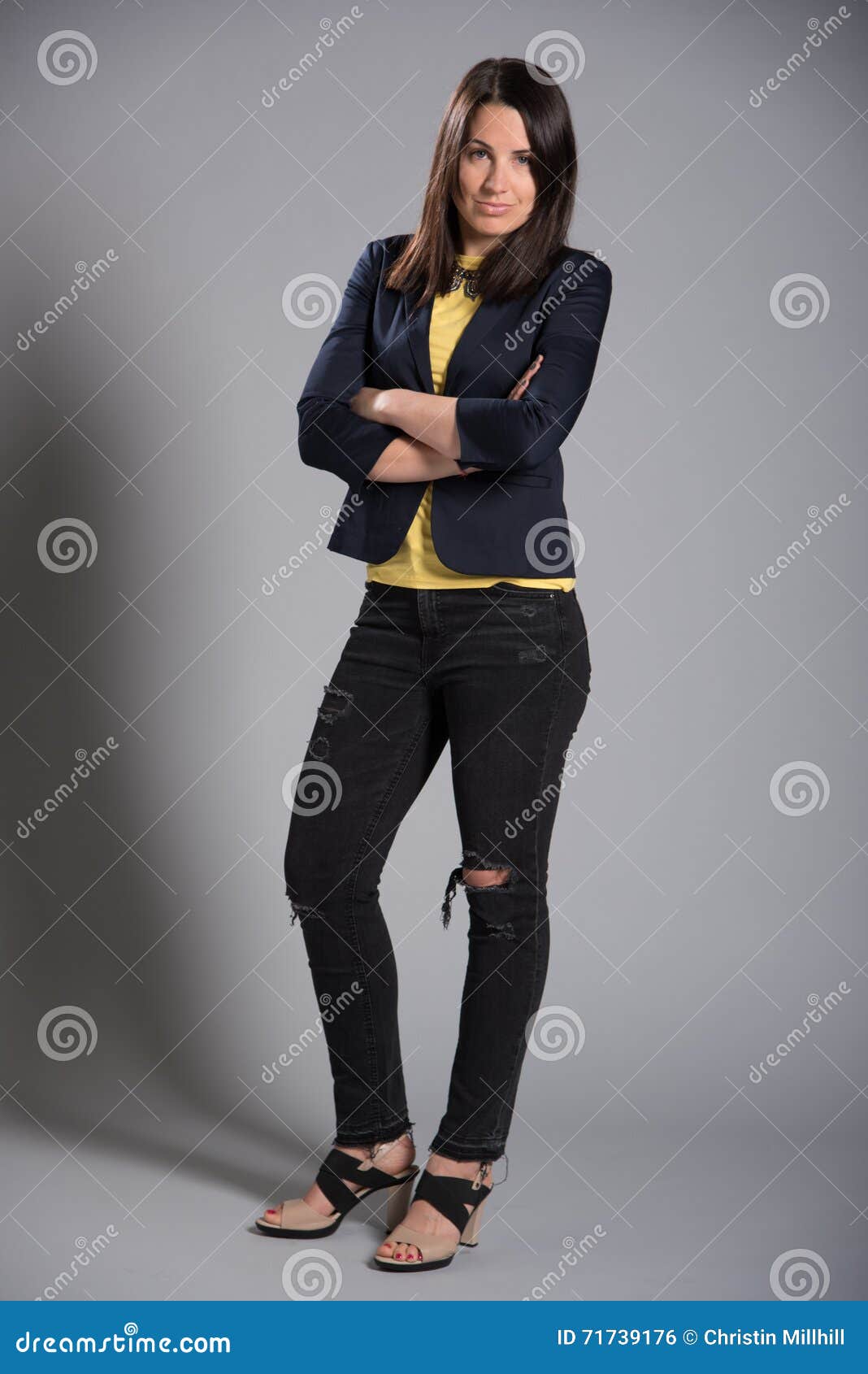 Moderatorin Julia Bauer redaktionelles foto. Bild von gesessen - 71739176