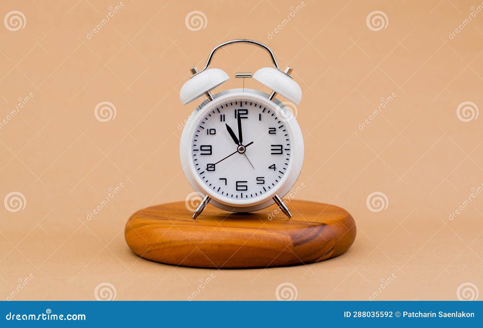 Alarm Clock Placed on a Wooden Plan Time Clock, Notifications, Alarms ...