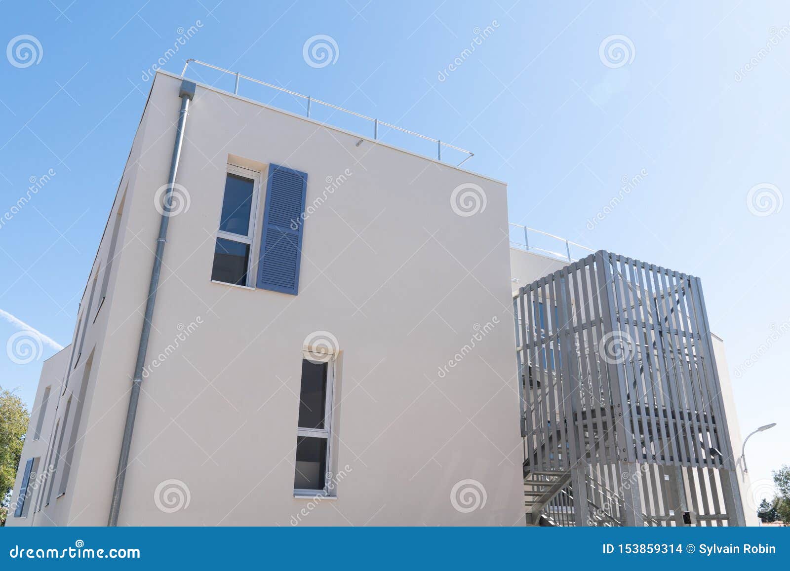 Modern Angular Building Stock Photo | CartoonDealer.com #49883028
