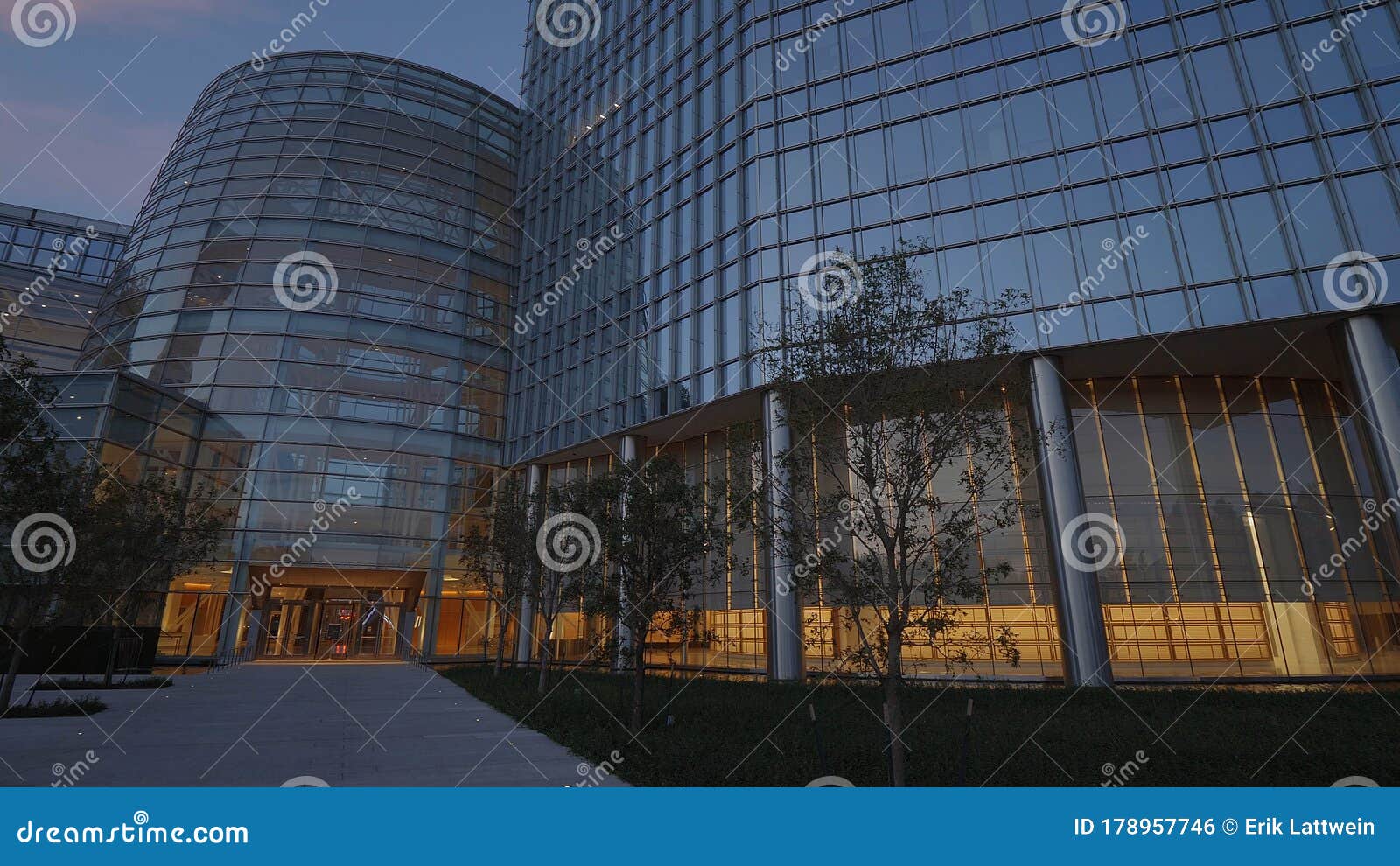 The Modern Architecture of Devon Energy Buildings in Oklahoma City ...