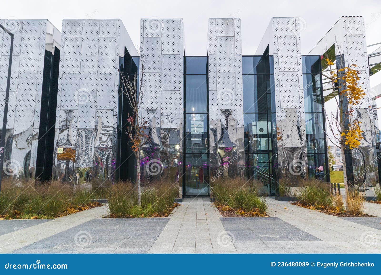 Modern Architecture High-Tech Mirror Columns Landscape Geometry Lines ...