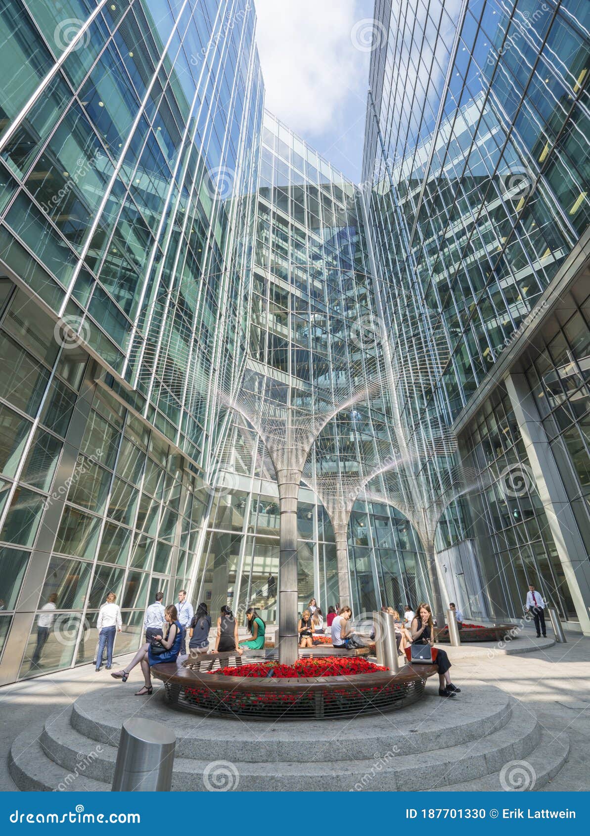 Modern Architecture in London Canary Wharf - LONDON, ENGLAND ...