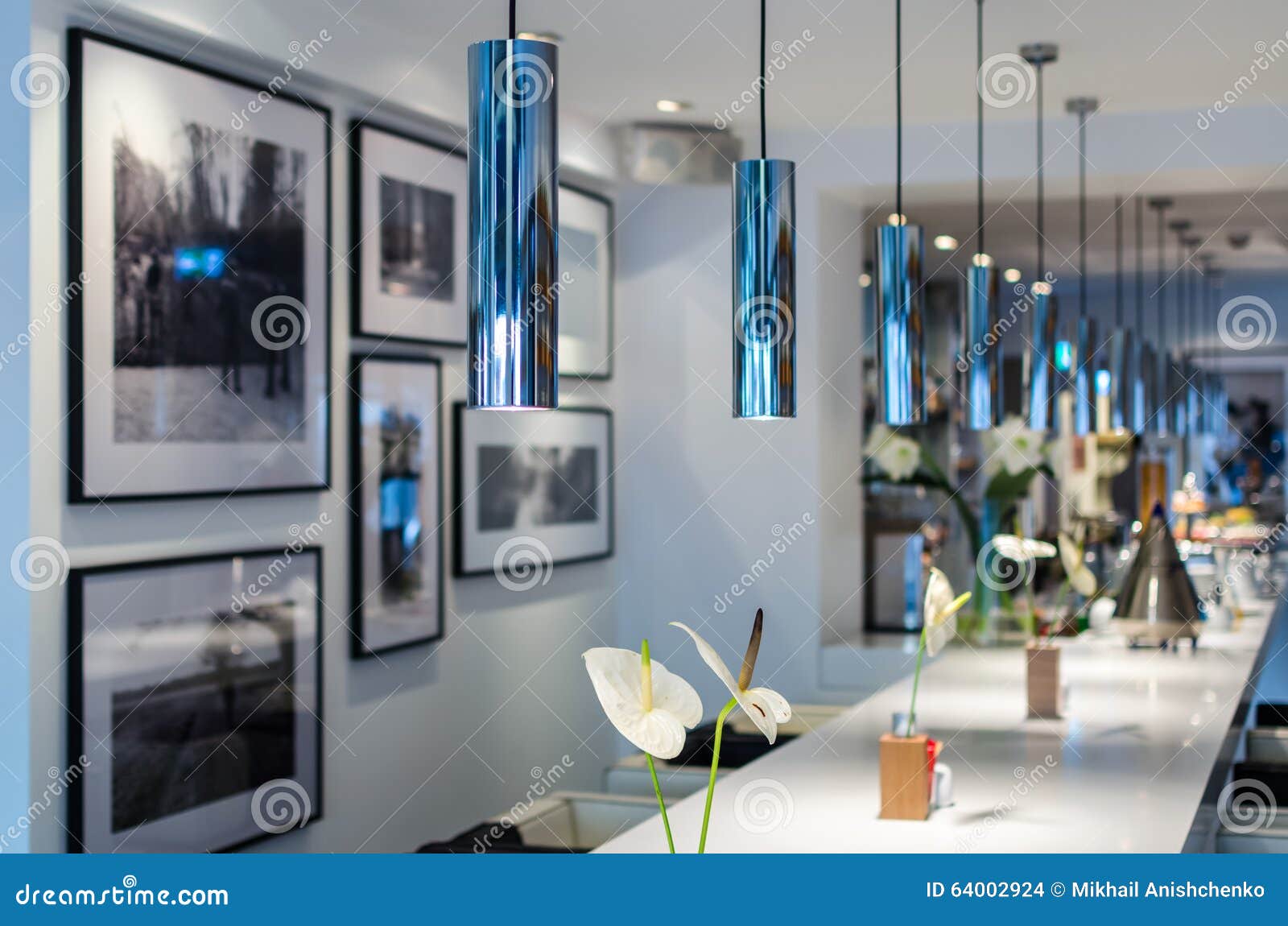 Modern Bar Counter in Lounge Area of Restaurant or Cafe Stock Photo ...